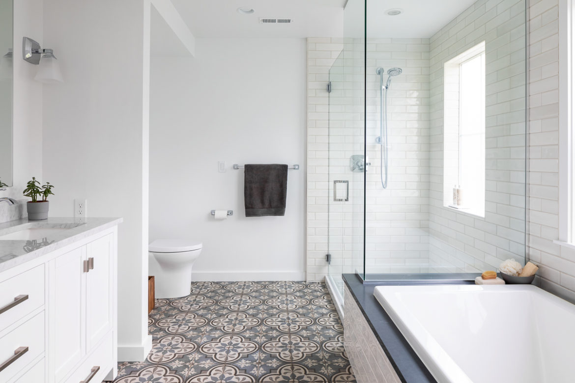 6 Bathroom Makeovers With Soaking Tubs - Model Remodel
