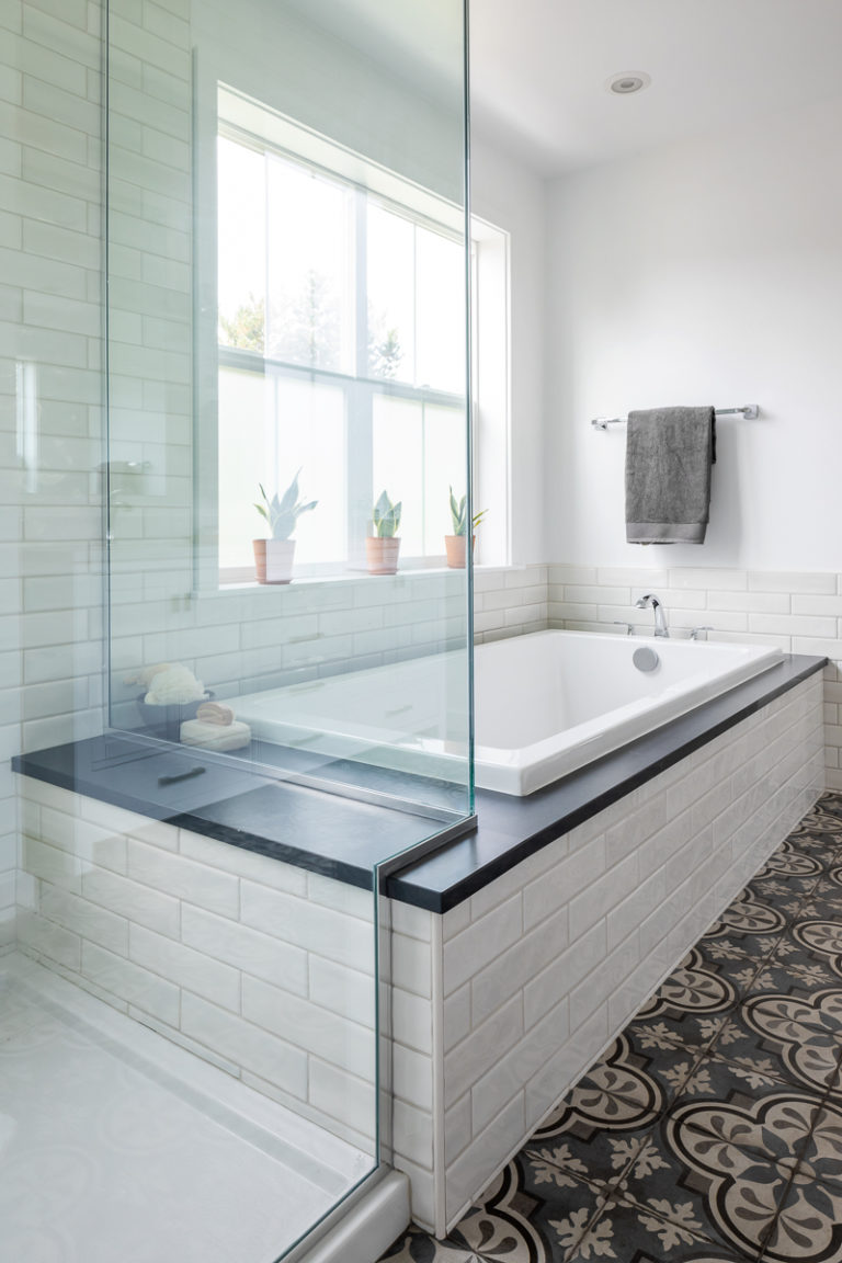 6 Bathroom Makeovers With Soaking Tubs - Model Remodel